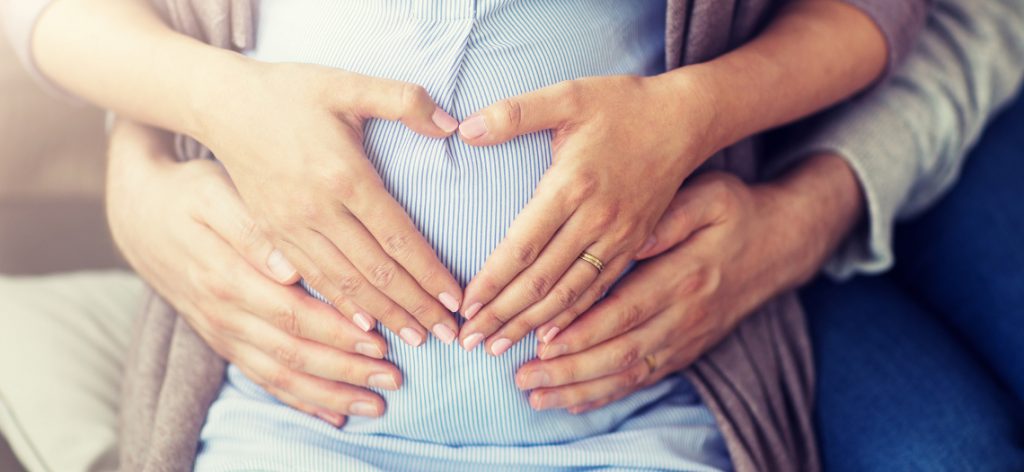 Mutterschaftsgeld beantragen: Wann, wo und wie?